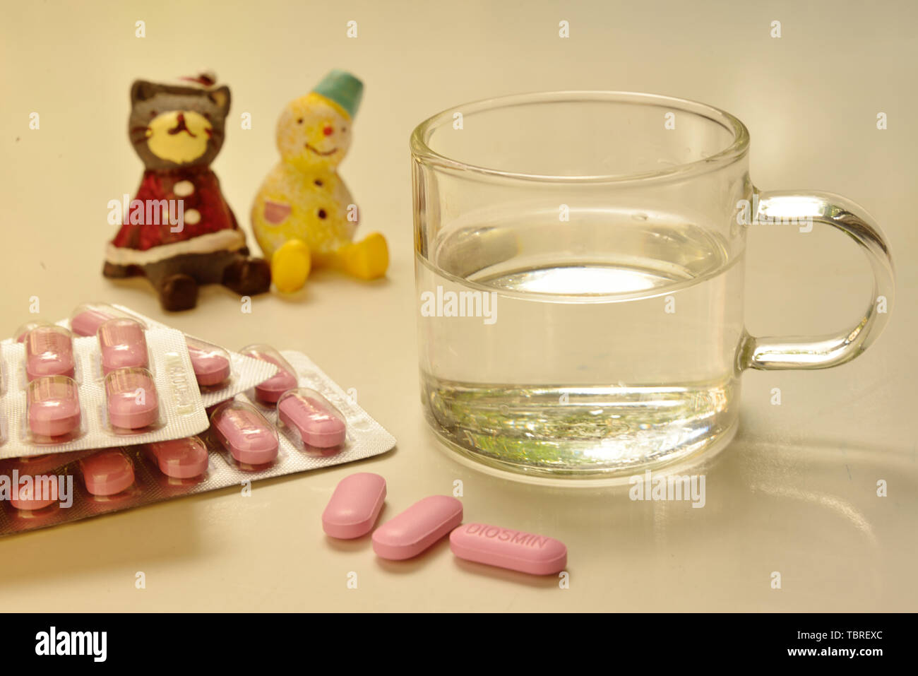 Children taking drugs hi-res stock photography and images - Alamy