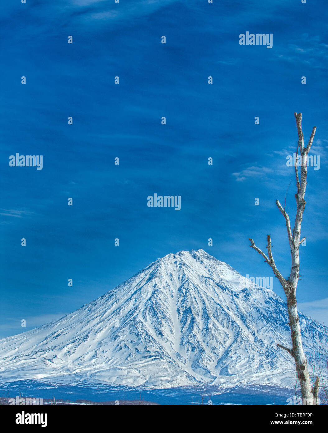 Avachinsky volcano hi-res stock photography and images - Alamy