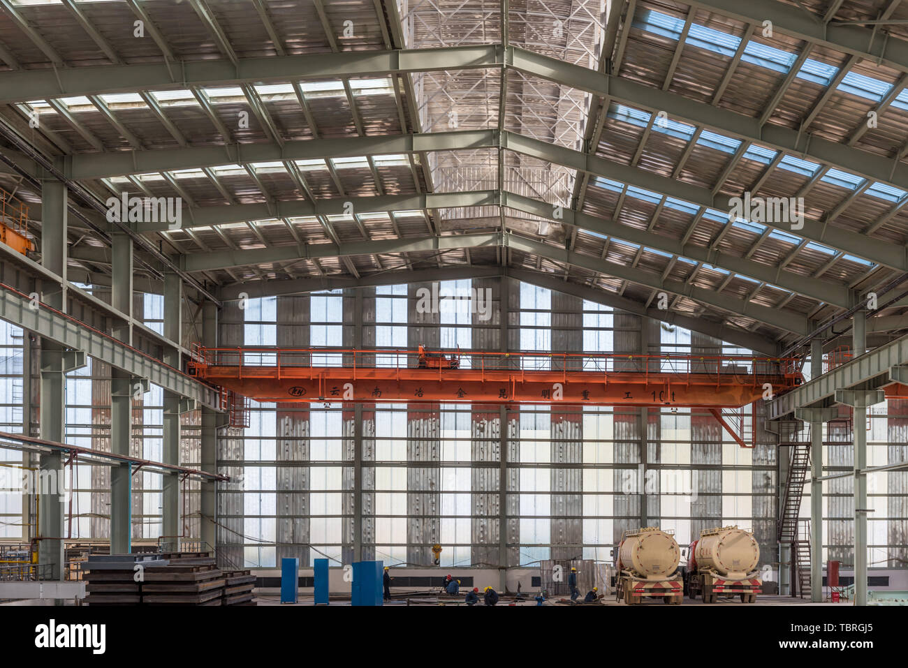 Office inside daylight warehouses hi-res stock photography and images ...