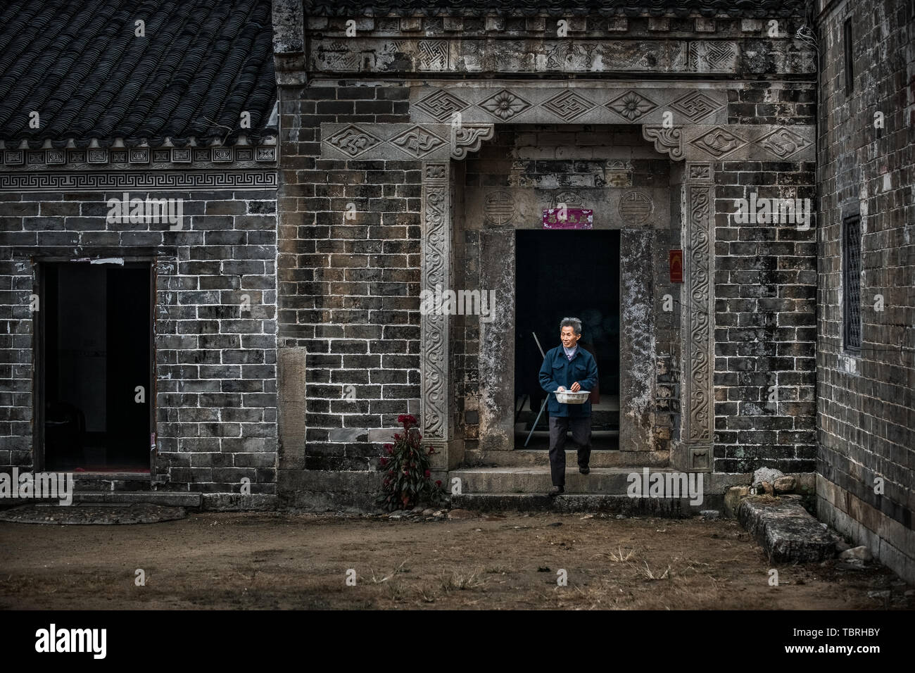 An old man living in an old house Stock Photo - Alamy