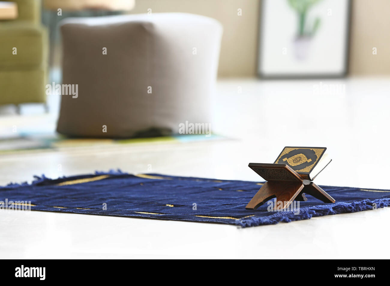 Stand with Koran on Muslim prayer mat Stock Photo - Alamy