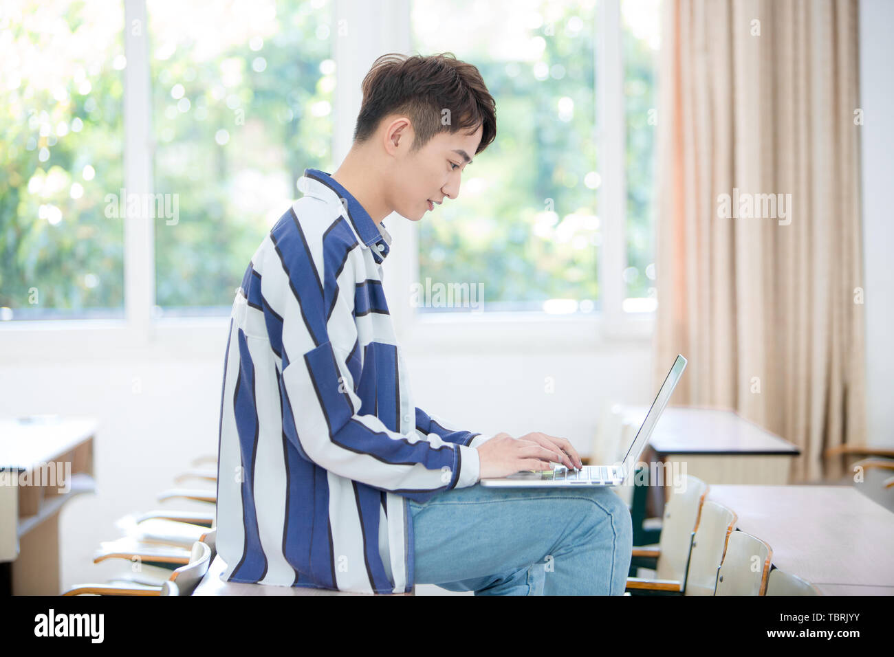China computer classroom hi-res stock photography and images - Alamy