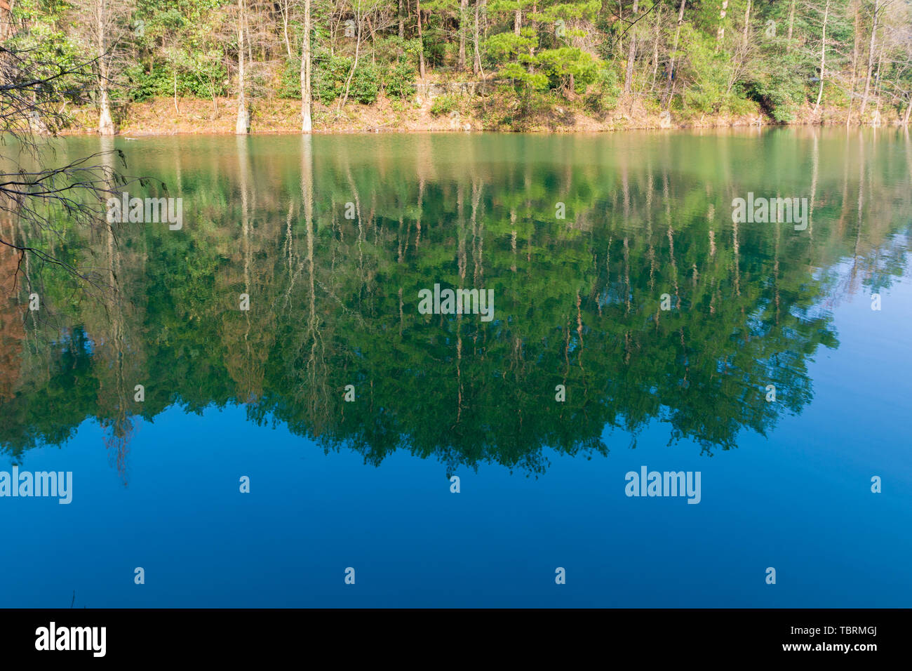 Huayan Lake, Hengshan Stock Photo - Alamy