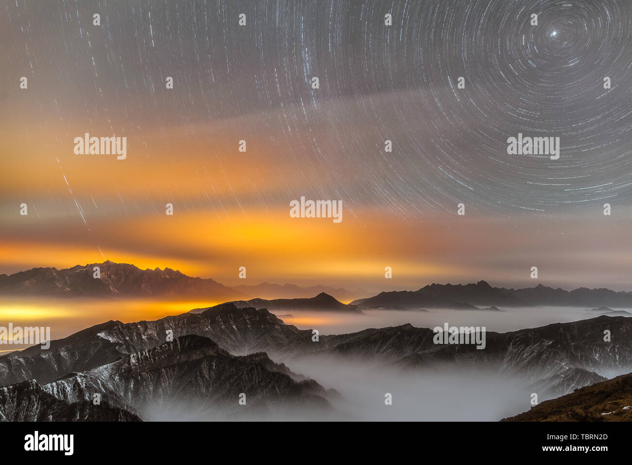 Clouds and fog and slow doors hi-res stock photography and images - Alamy