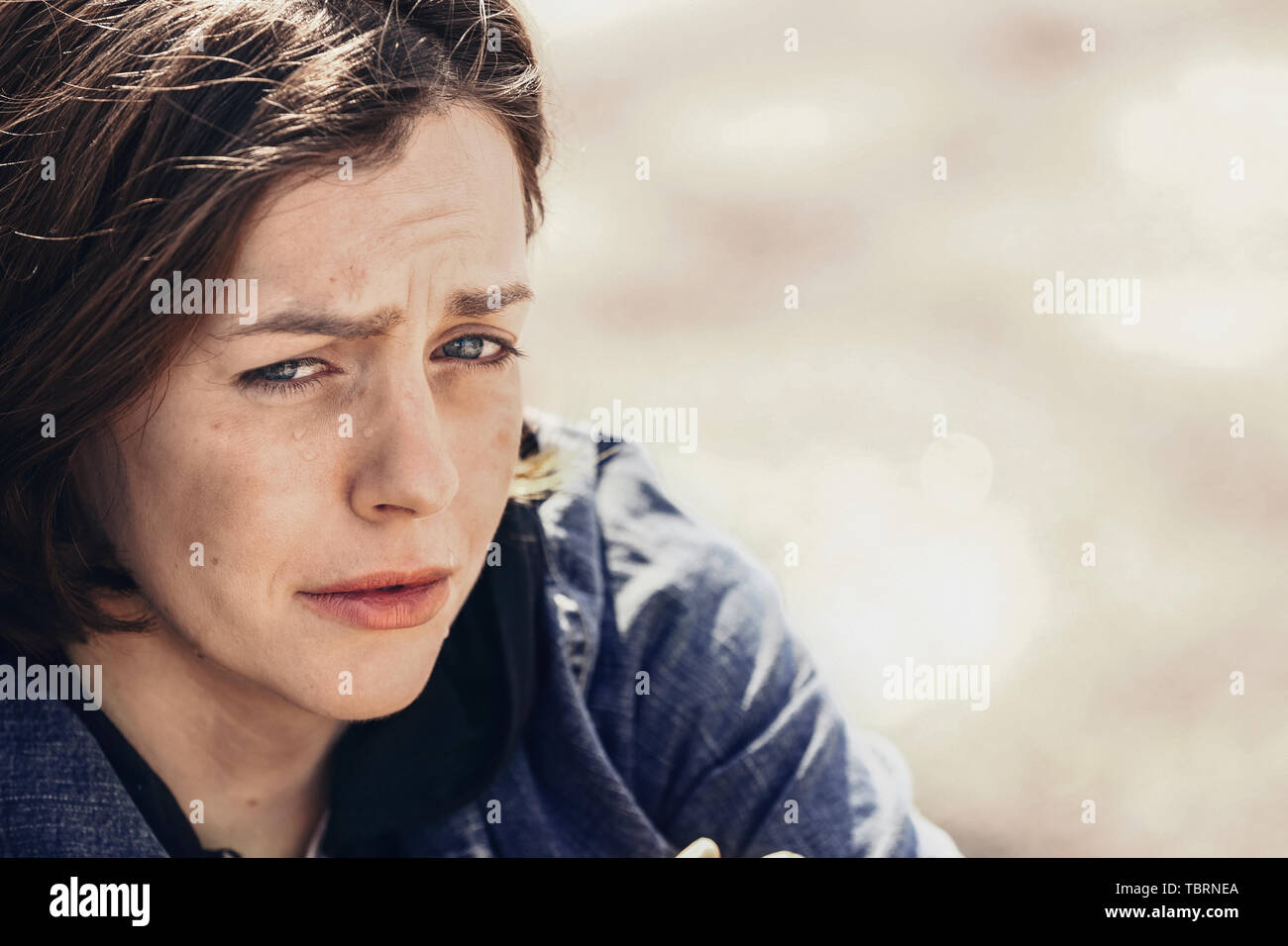 Homeless woman caucasian sad hi-res stock photography and images - Alamy