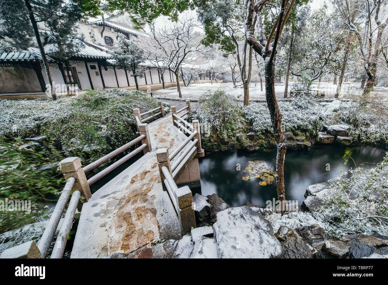 Minimalist advertising hi-res stock photography and images - Alamy