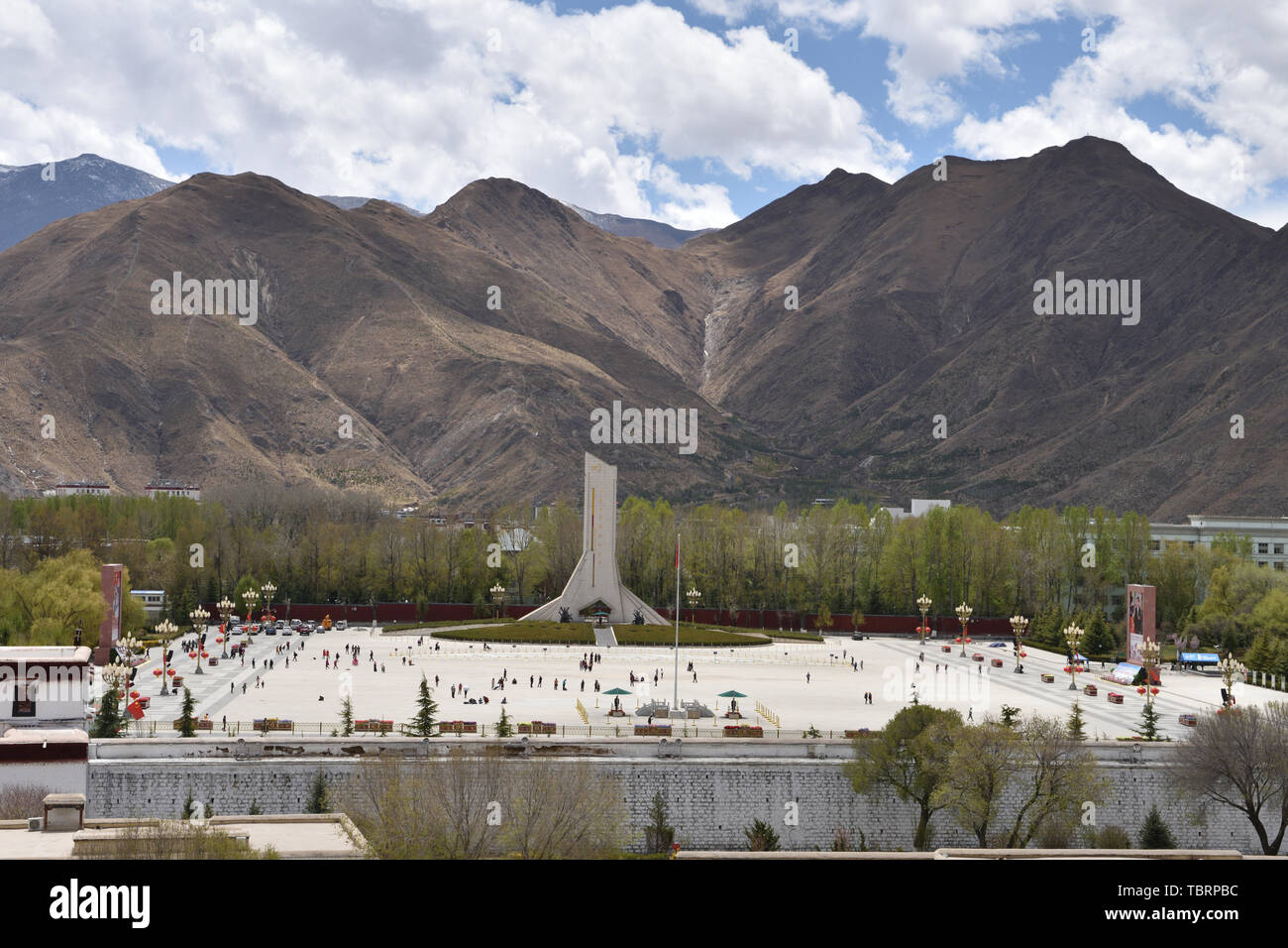Potala Palace Square in Lhasa, Tibet, Tibet Liberation Monument Stock ...