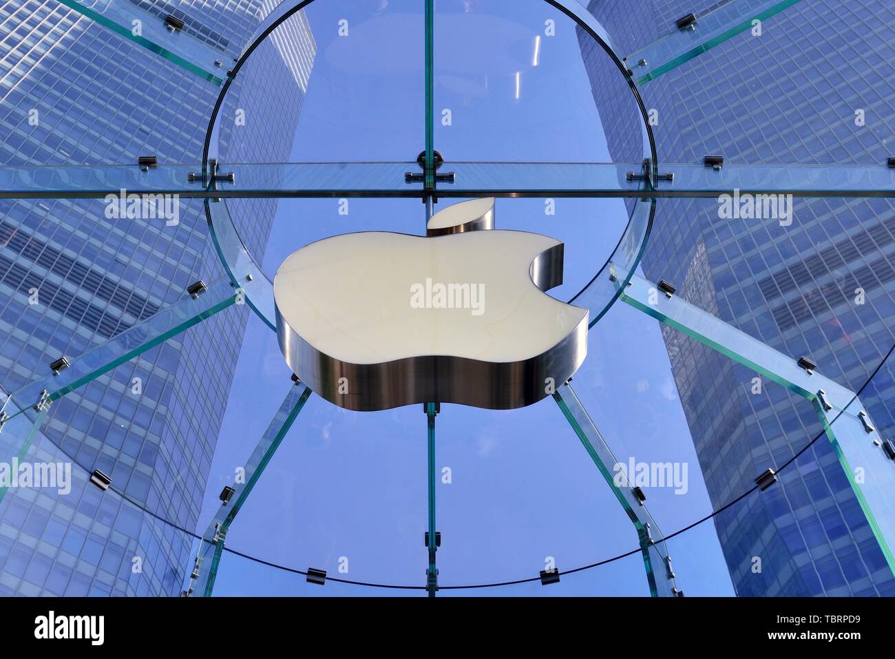 Apple Pudong experience store logo Stock Photo - Alamy