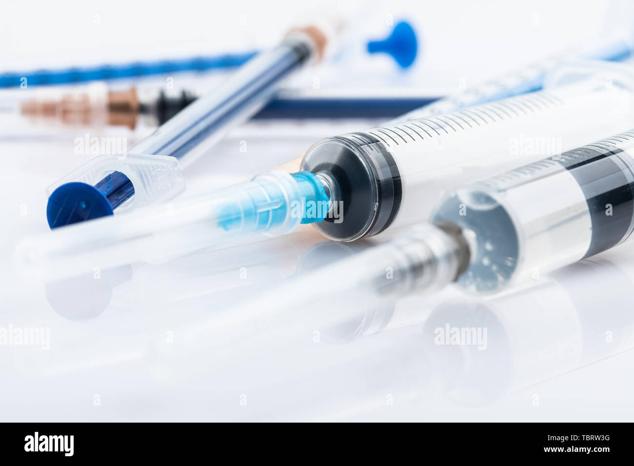 Subcutaneous syringes hi-res stock photography and images - Alamy