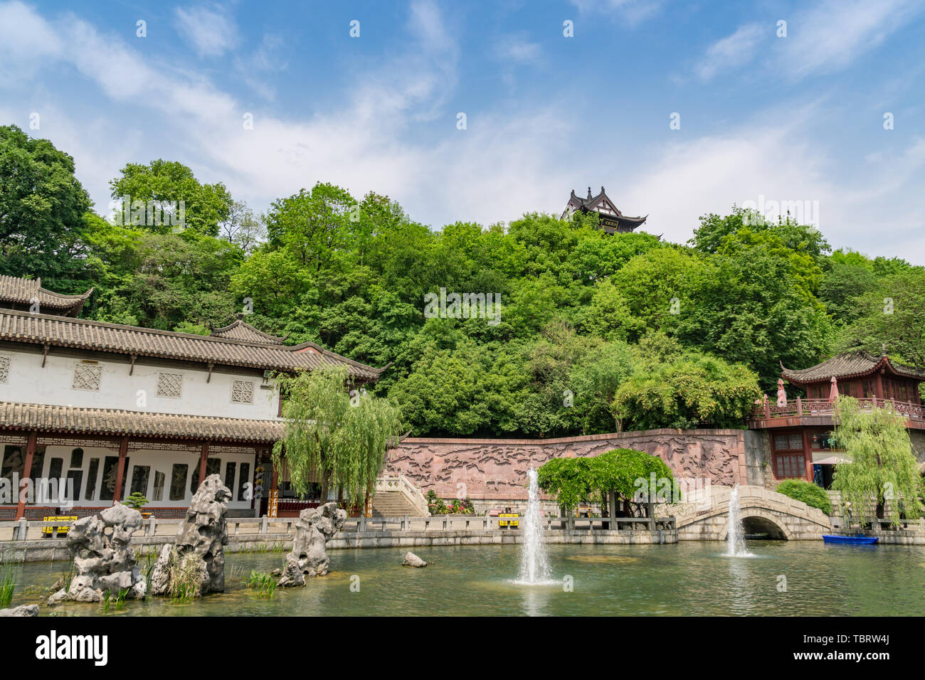 Ancient Chinese gardens - ancient buildings, rockery, pavilion pond ...