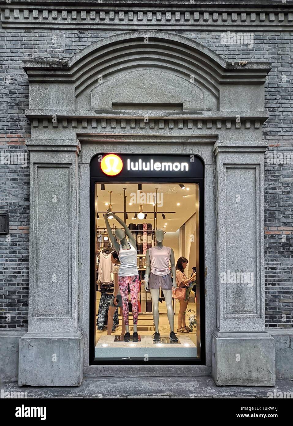 Shikumen building hi-res stock photography and images - Alamy