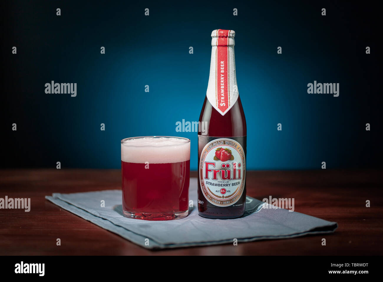Strawberry beer in the Belgian beer kingdom, women's taste, low degree ...