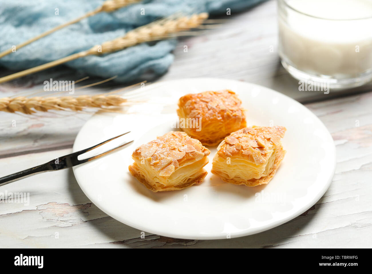 Thousand layer cake hi-res stock photography and images - Alamy