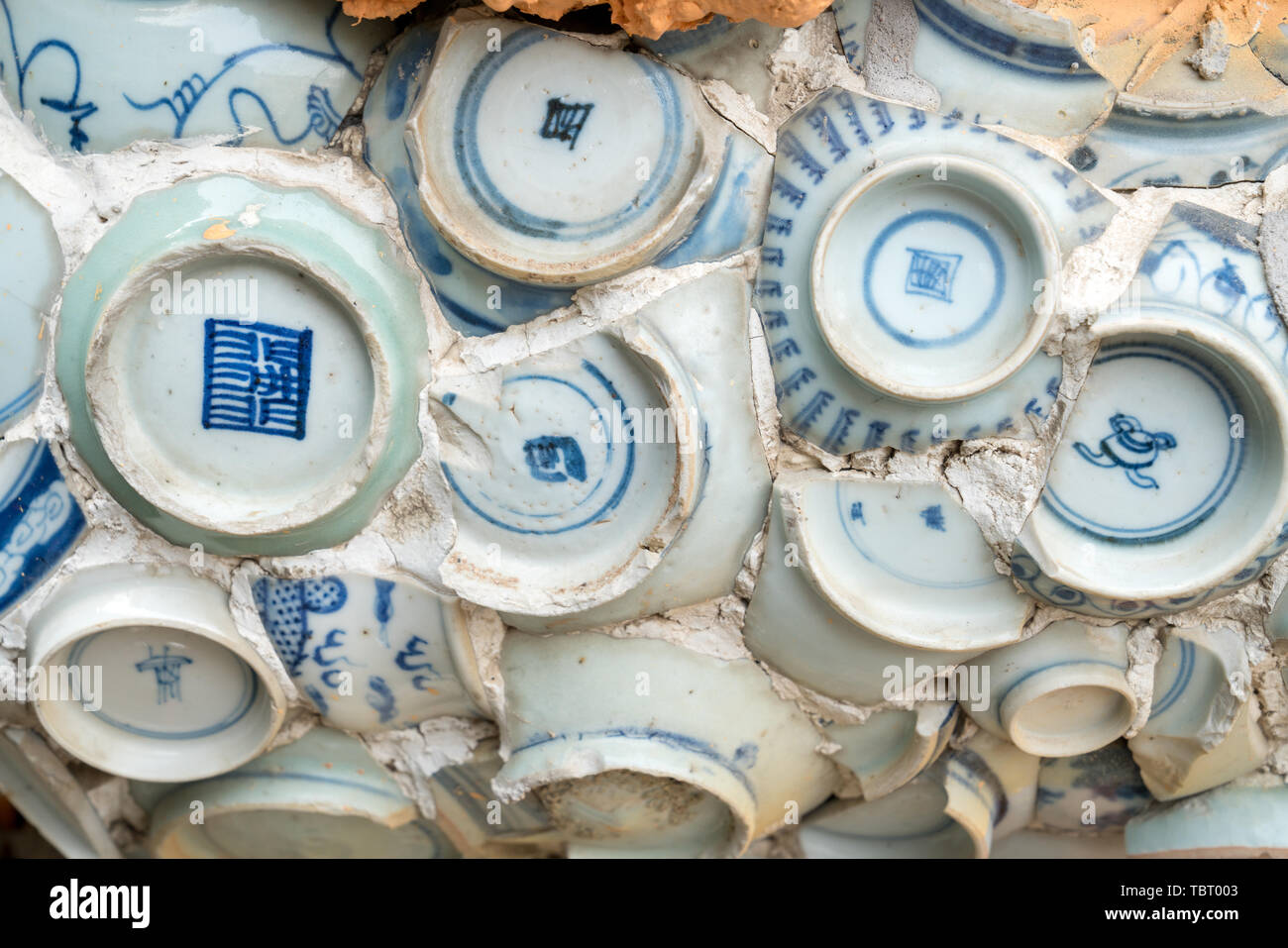 Broken china plates hi-res stock photography and images - Alamy
