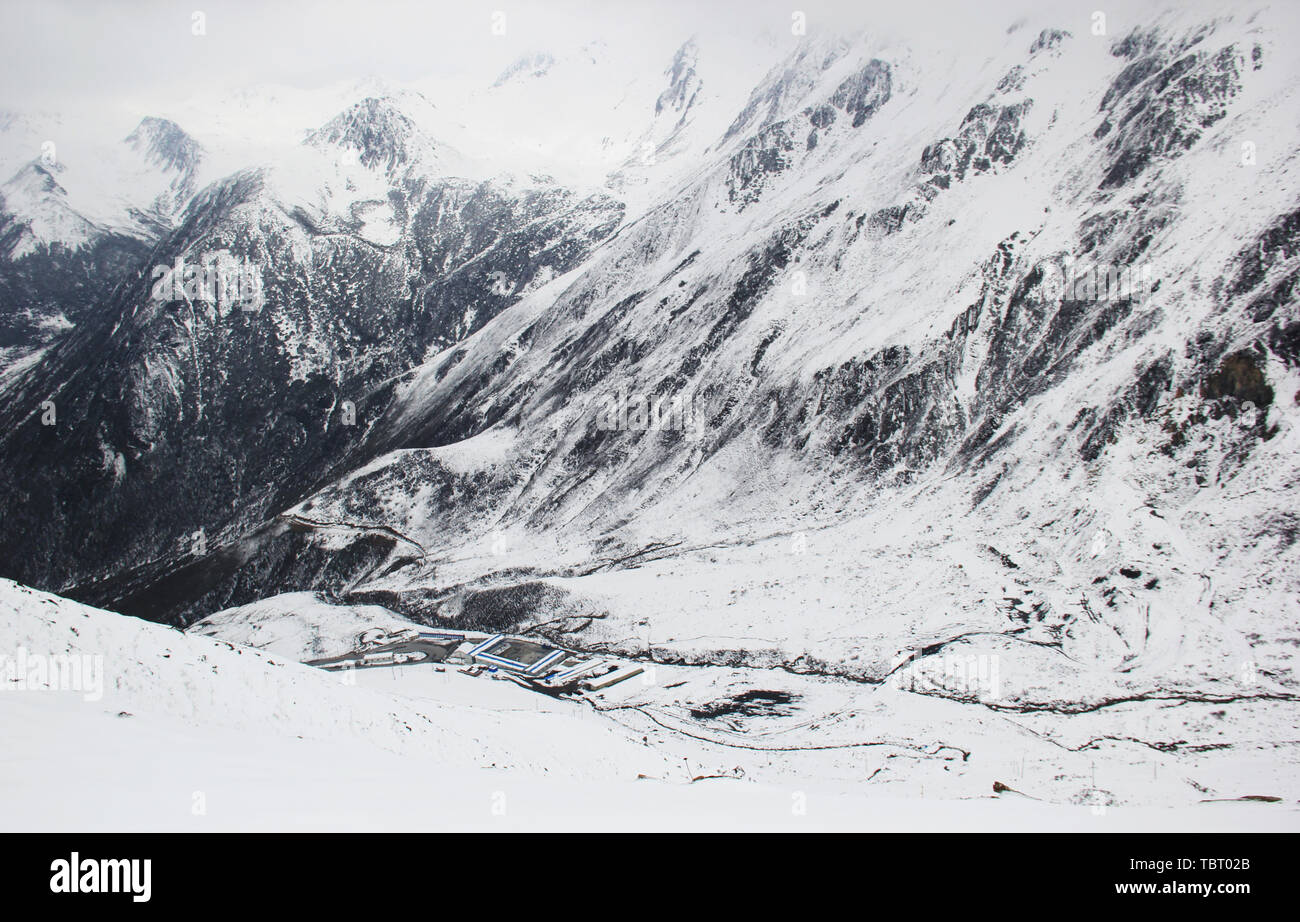 Balang Mountain High Resolution Stock Photography and Images - Alamy