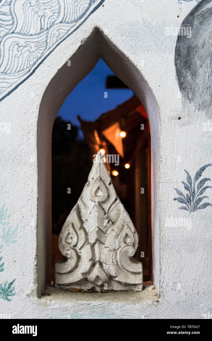 Thai street Buddhist niches Stock Photo - Alamy