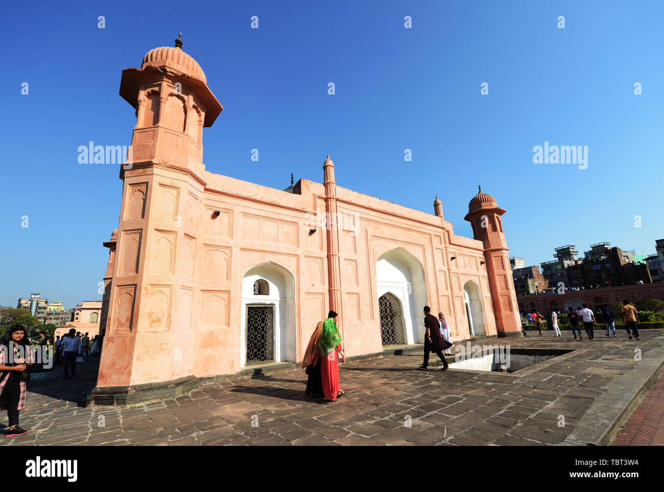 Mausoleum of Pari Bibi inside the Lalbagh Fort in Dhaka Stock Photo - Alamy
