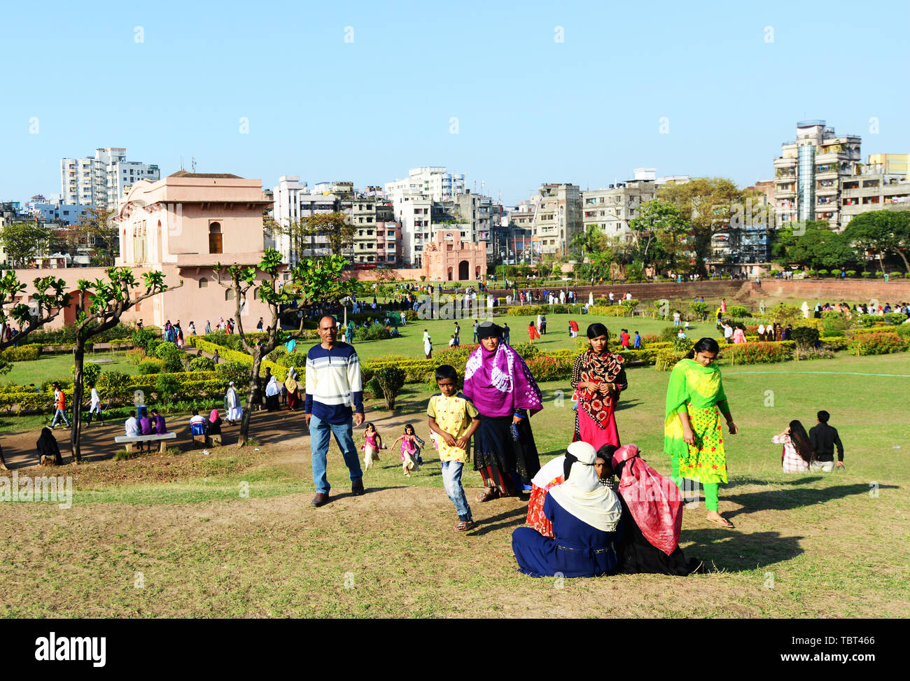 Bangladeshi tourist at the Lalbagh Fort in Dhaka Stock Photo - Alamy