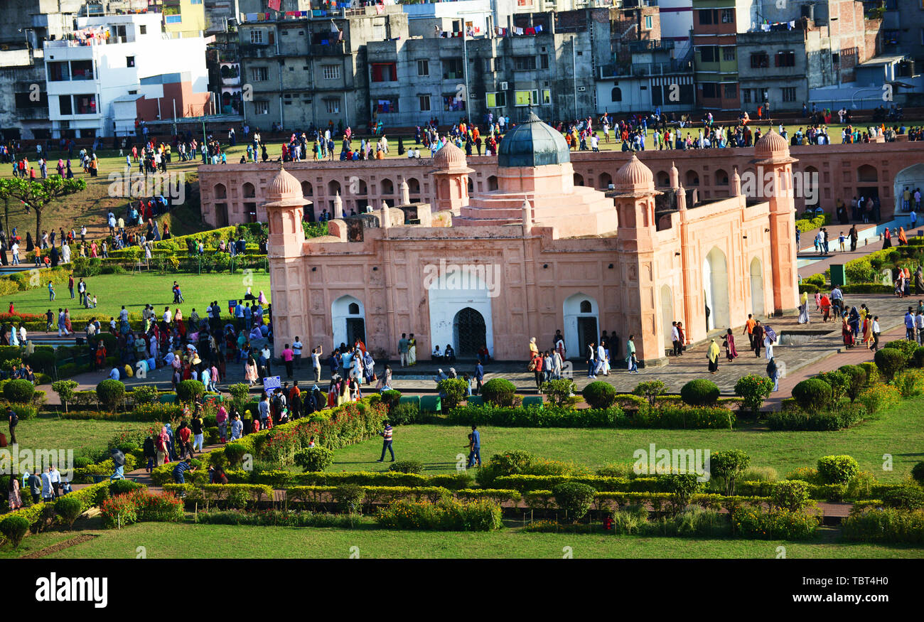 Mausoleum of Pari Bibi inside the Lalbagh Fort in Dhaka Stock Photo - Alamy
