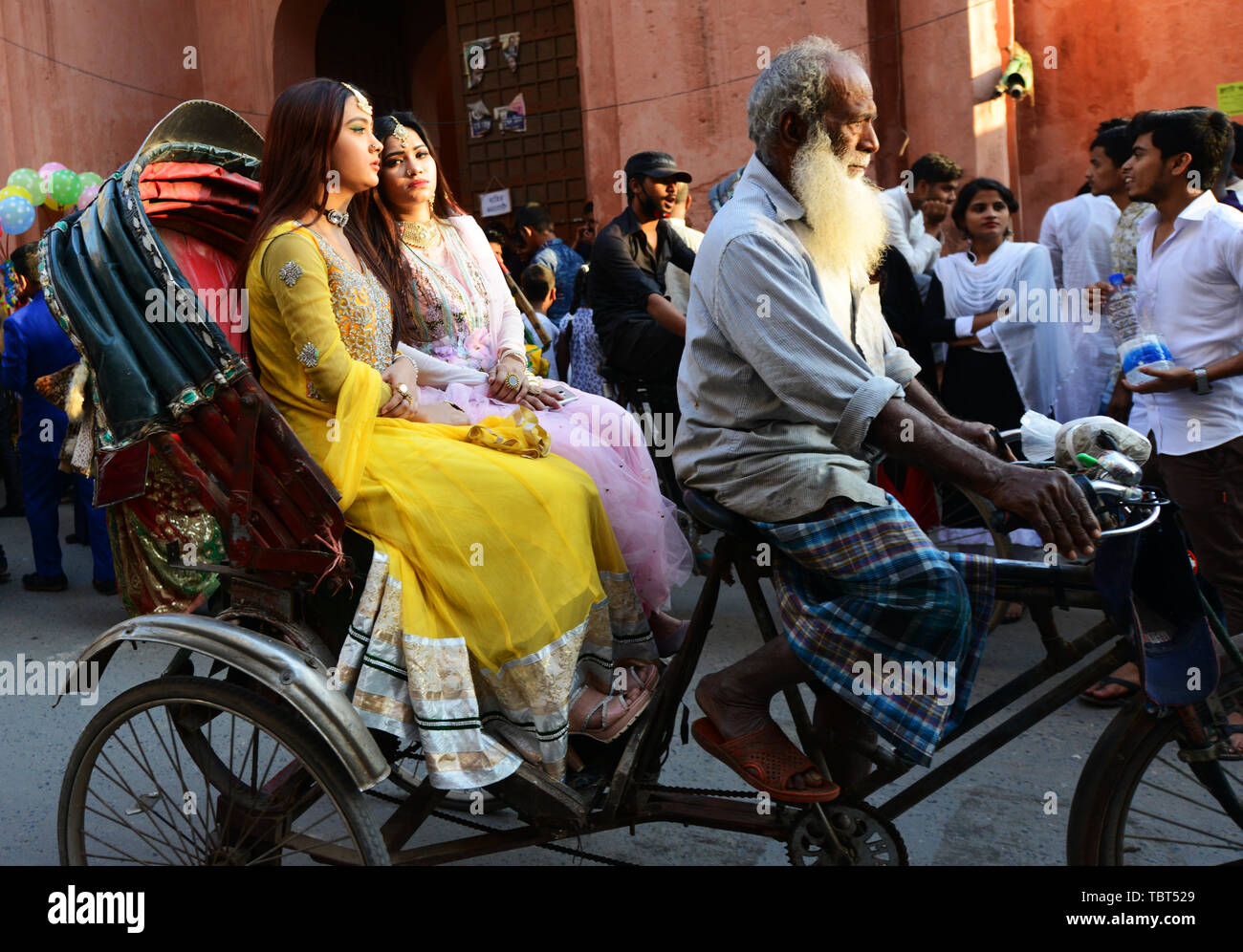 Cycle rickshaw bangladesh hi-res stock photography and images - Alamy