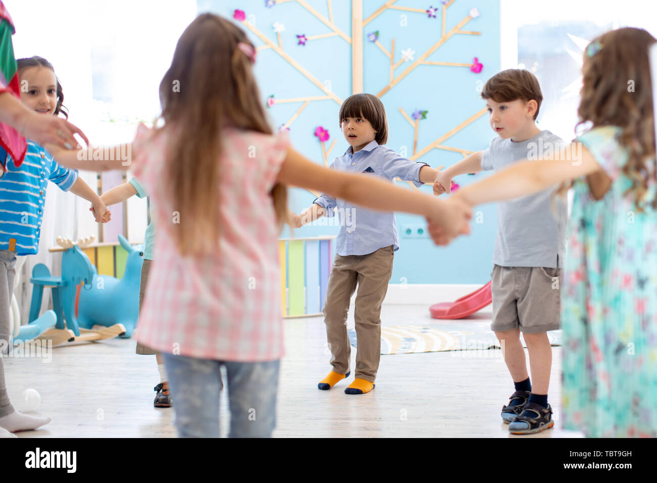 Children circle dance hi-res stock photography and images - Alamy