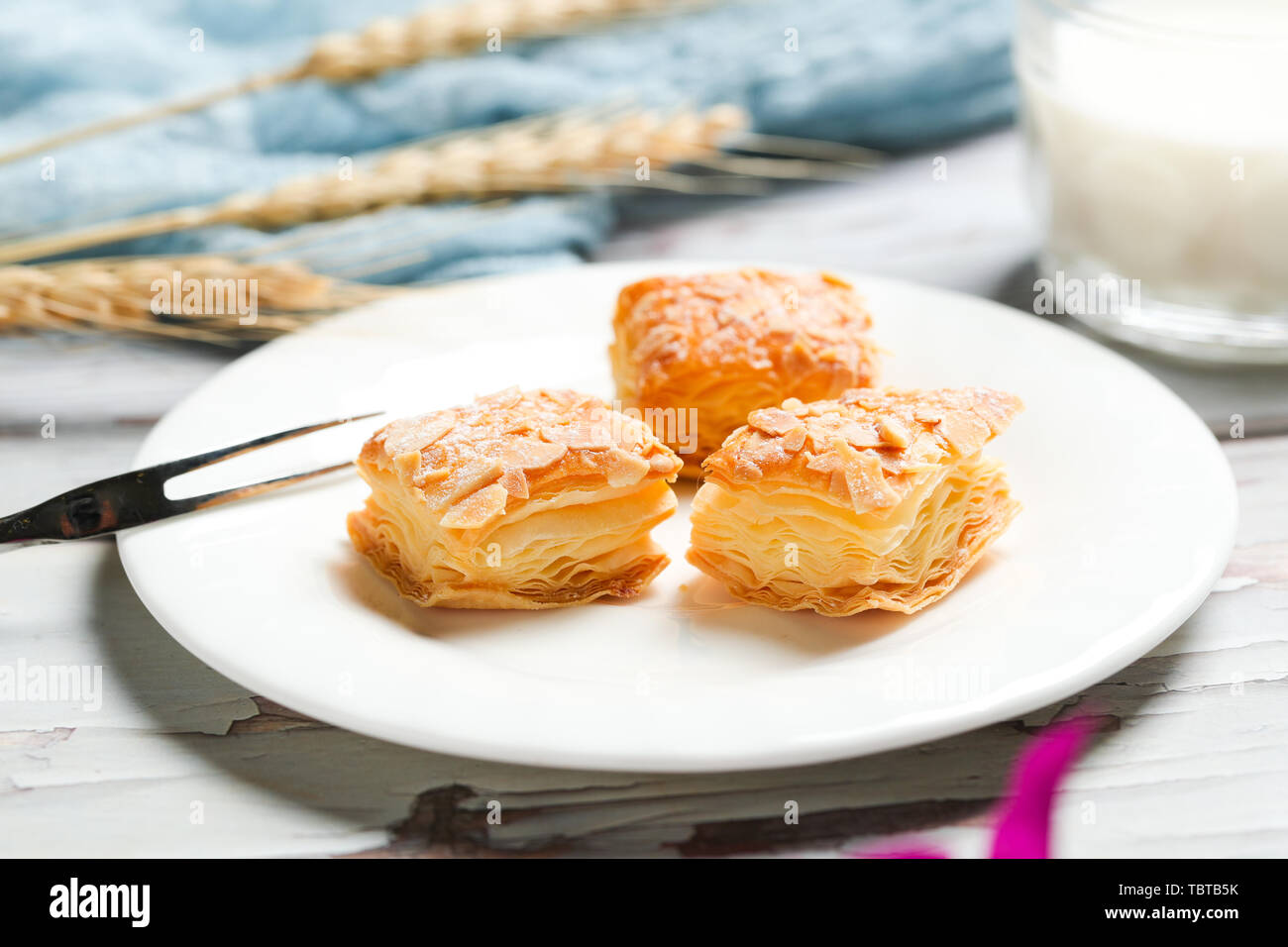 Thousand layer cake hi-res stock photography and images - Alamy