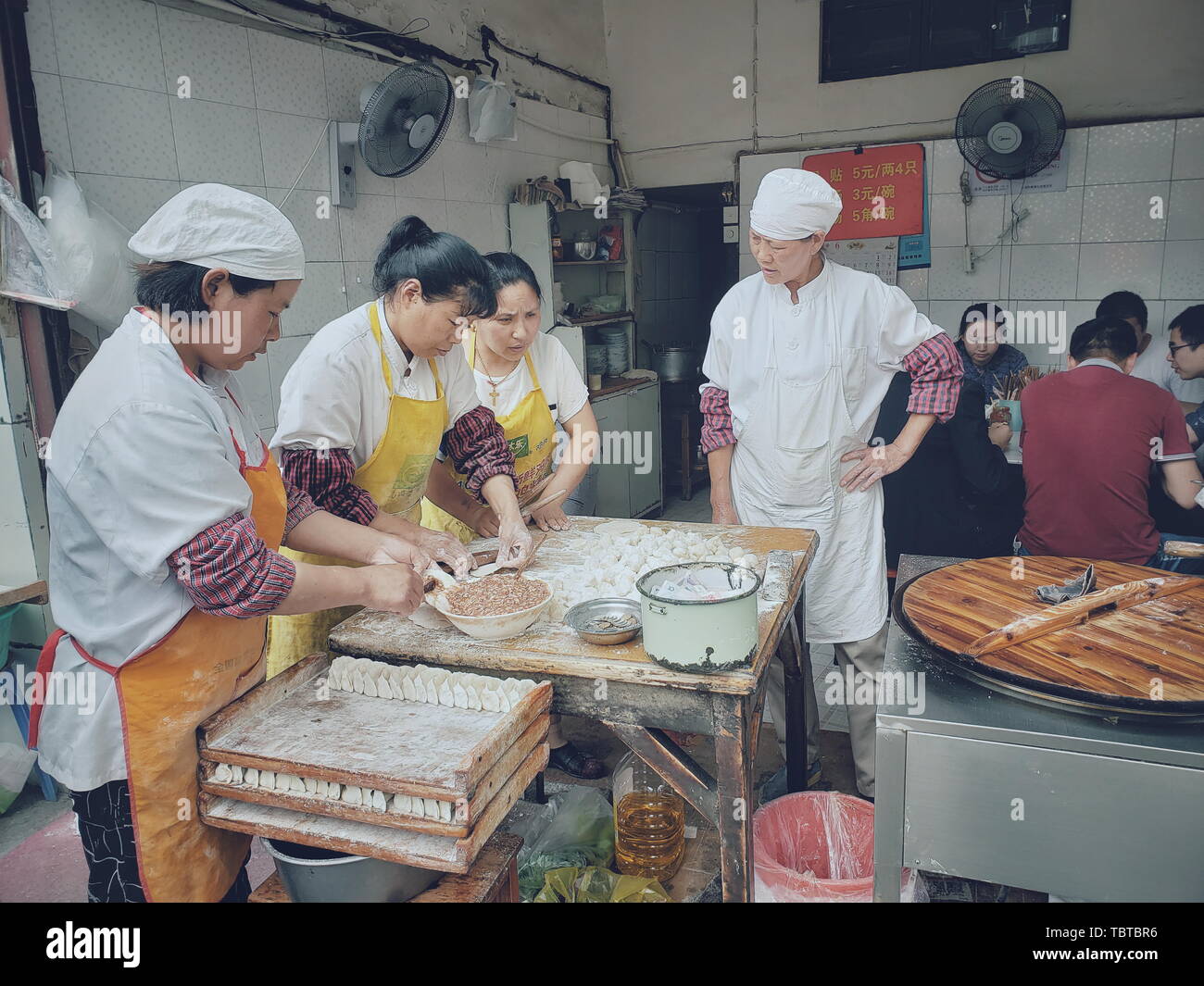 Pot sticker hi-res stock photography and images - Alamy