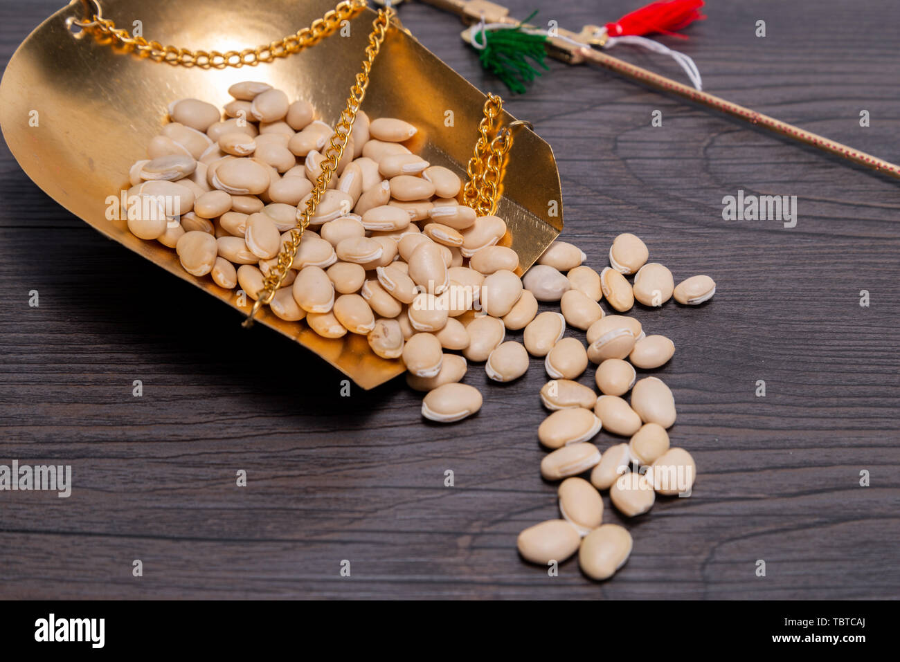 Chinese herbal plants ---White lentils Stock Photo - Alamy