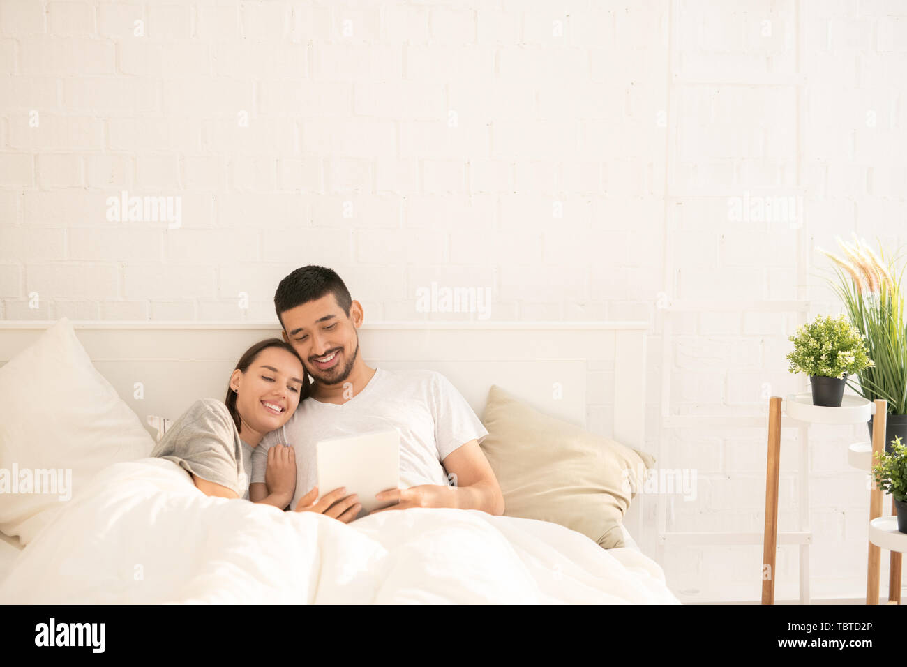 Chat lovers hi-res stock photography and images - Alamy