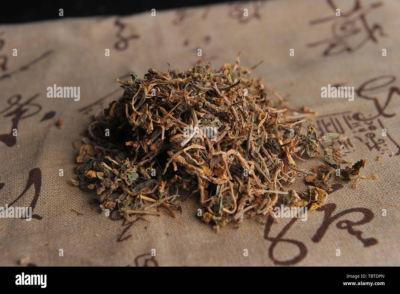 Traditional Chinese medicine hanging pot grass Stock Photo - Alamy