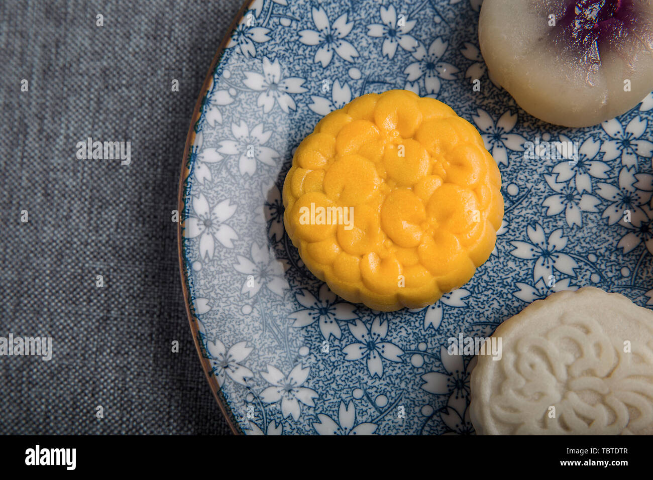 Iced mooncakes hi-res stock photography and images - Alamy