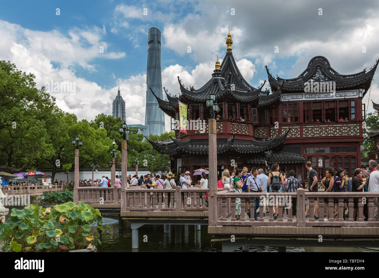 Shanghai Chenghuang Temple scenery Stock Photo - Alamy