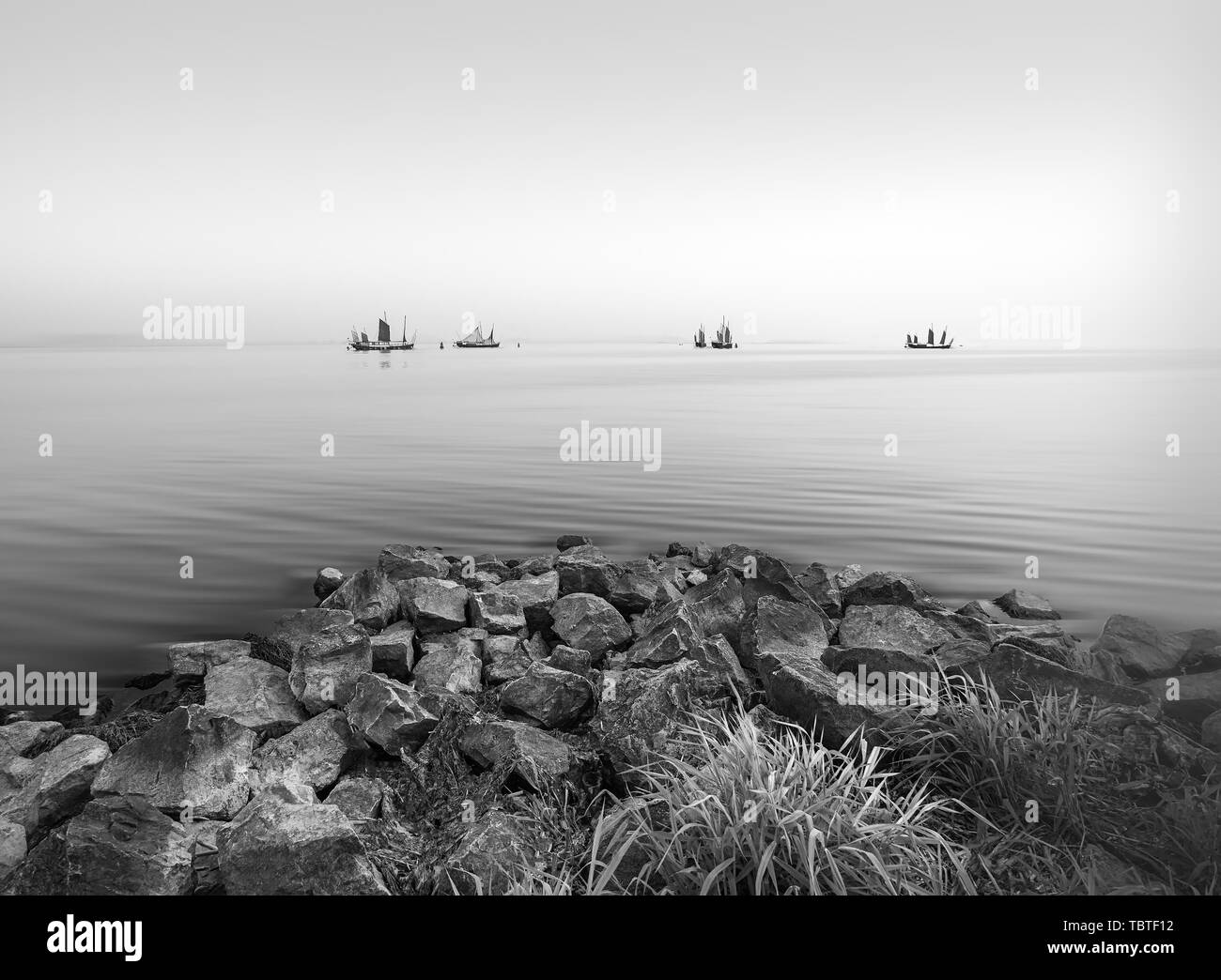 Taihu Lake, Sailing, Sailing Shadow, Reef, Lakeside, Lake Water Stock ...