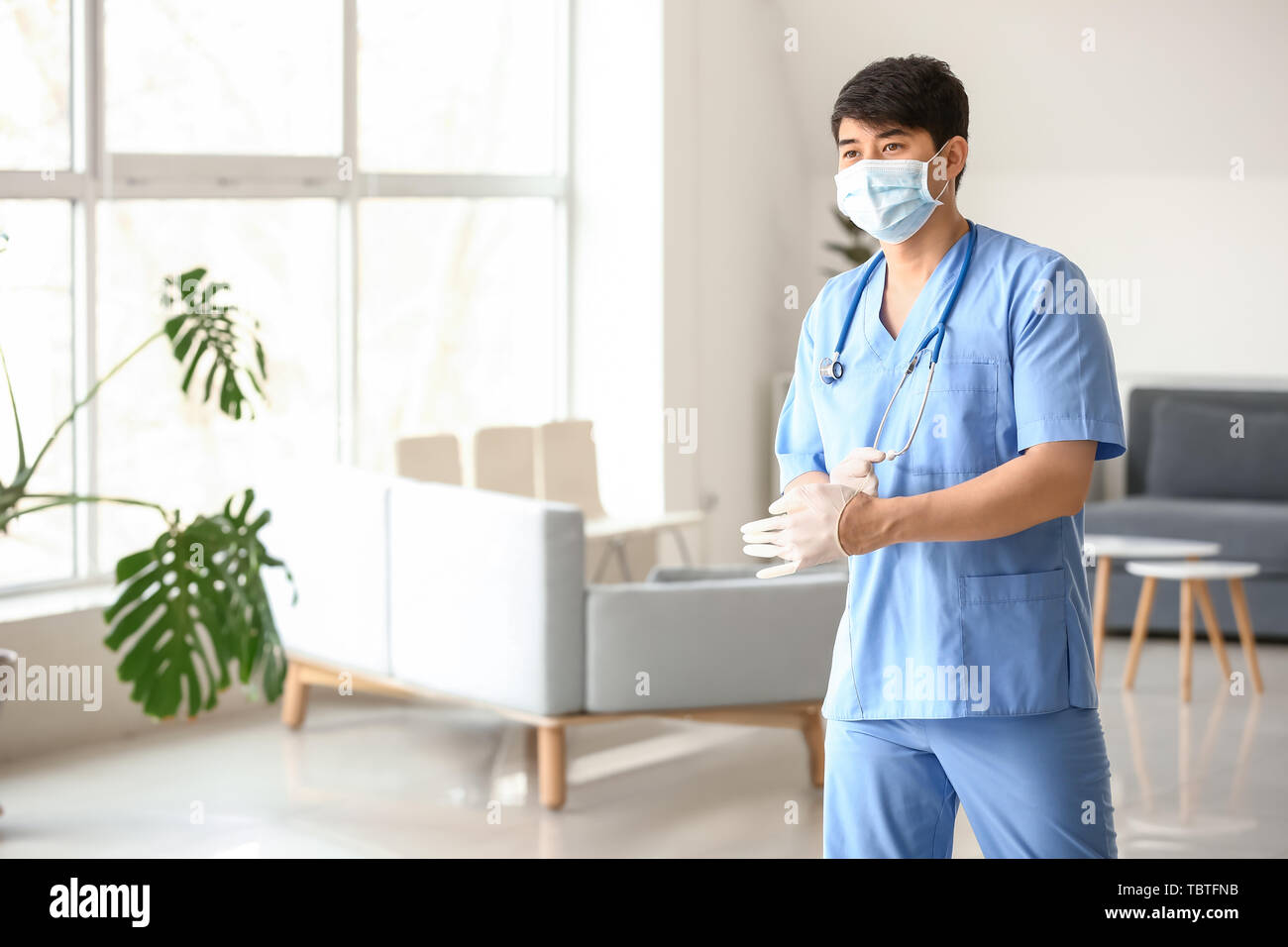 Male medical assistant hi-res stock photography and images - Alamy