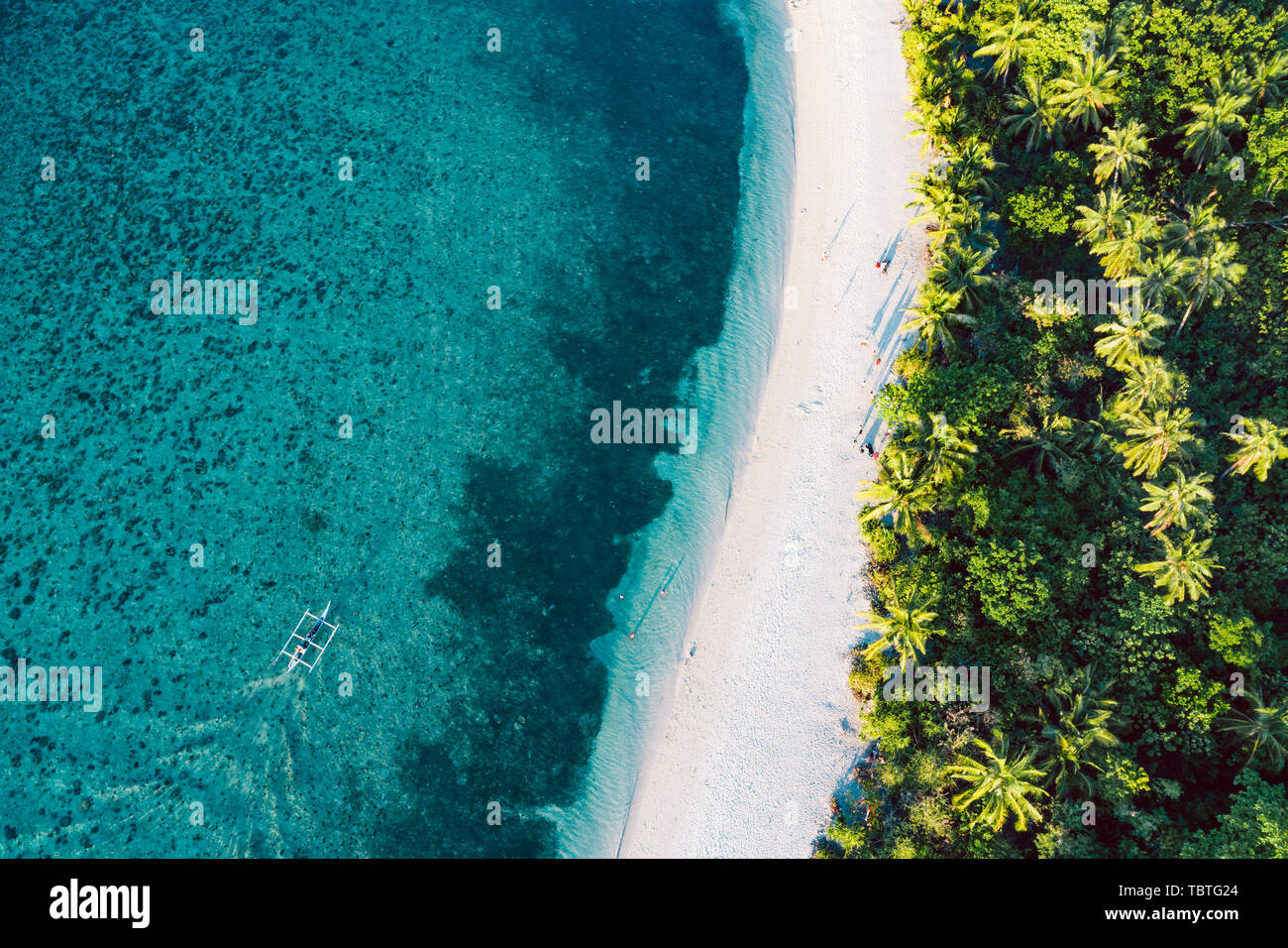 Aerial view tropical beach white hi-res stock photography and images ...