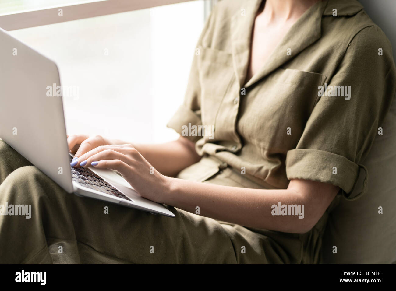 Wi fi typing hi-res stock photography and images - Alamy