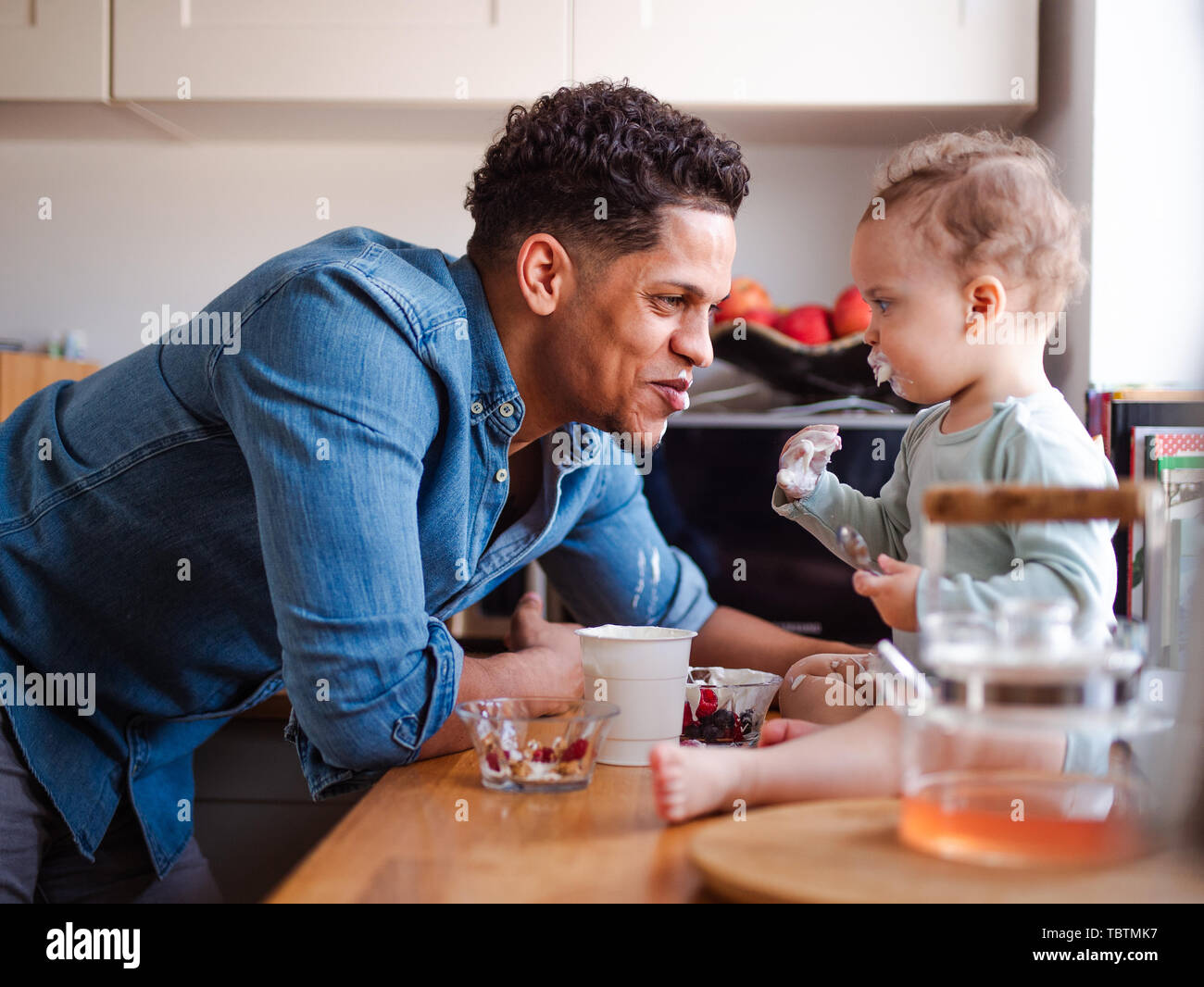 Messy eating man hi-res stock photography and images - Alamy