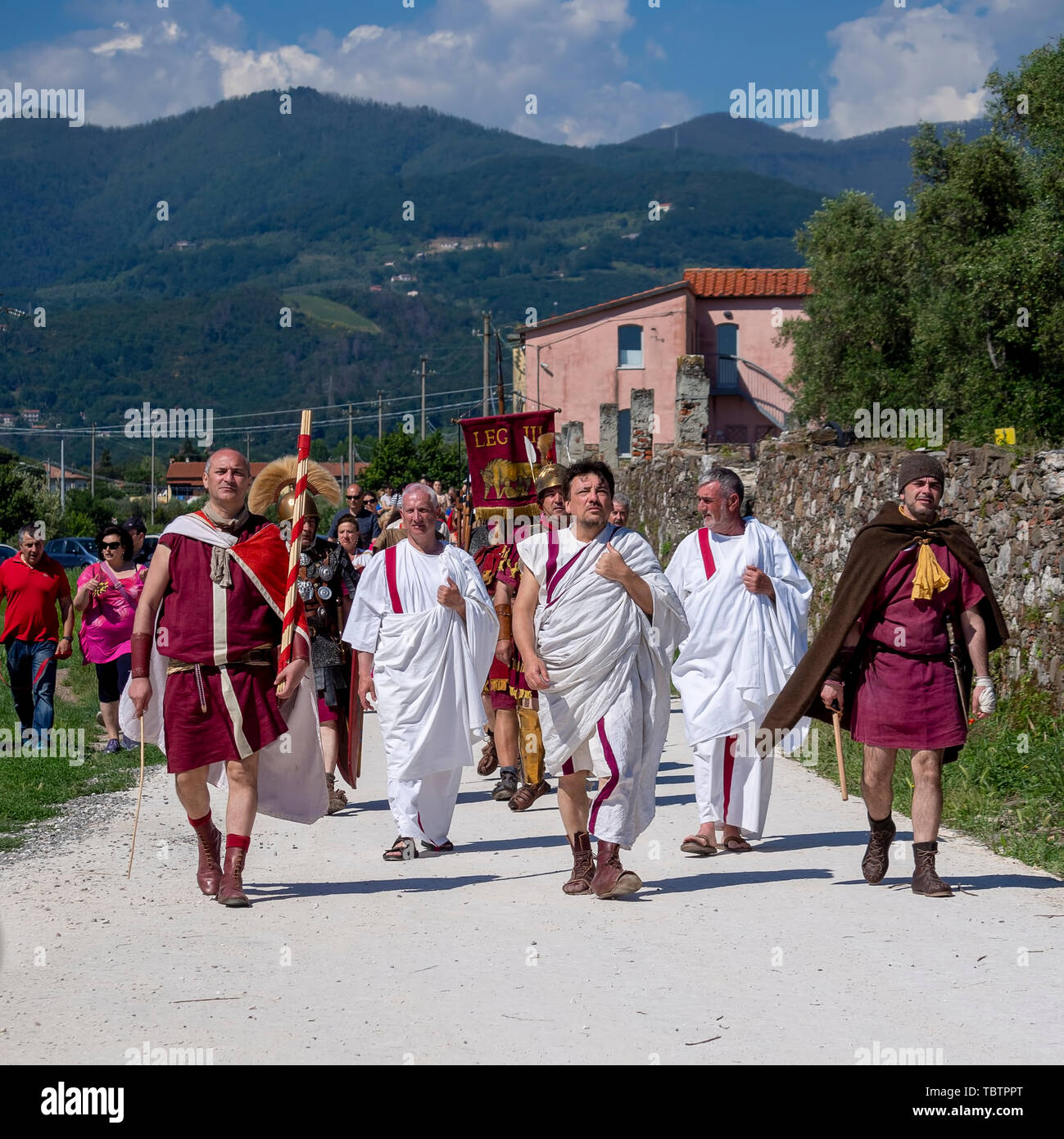 Toga man ancient rome hi-res stock photography and images - Alamy
