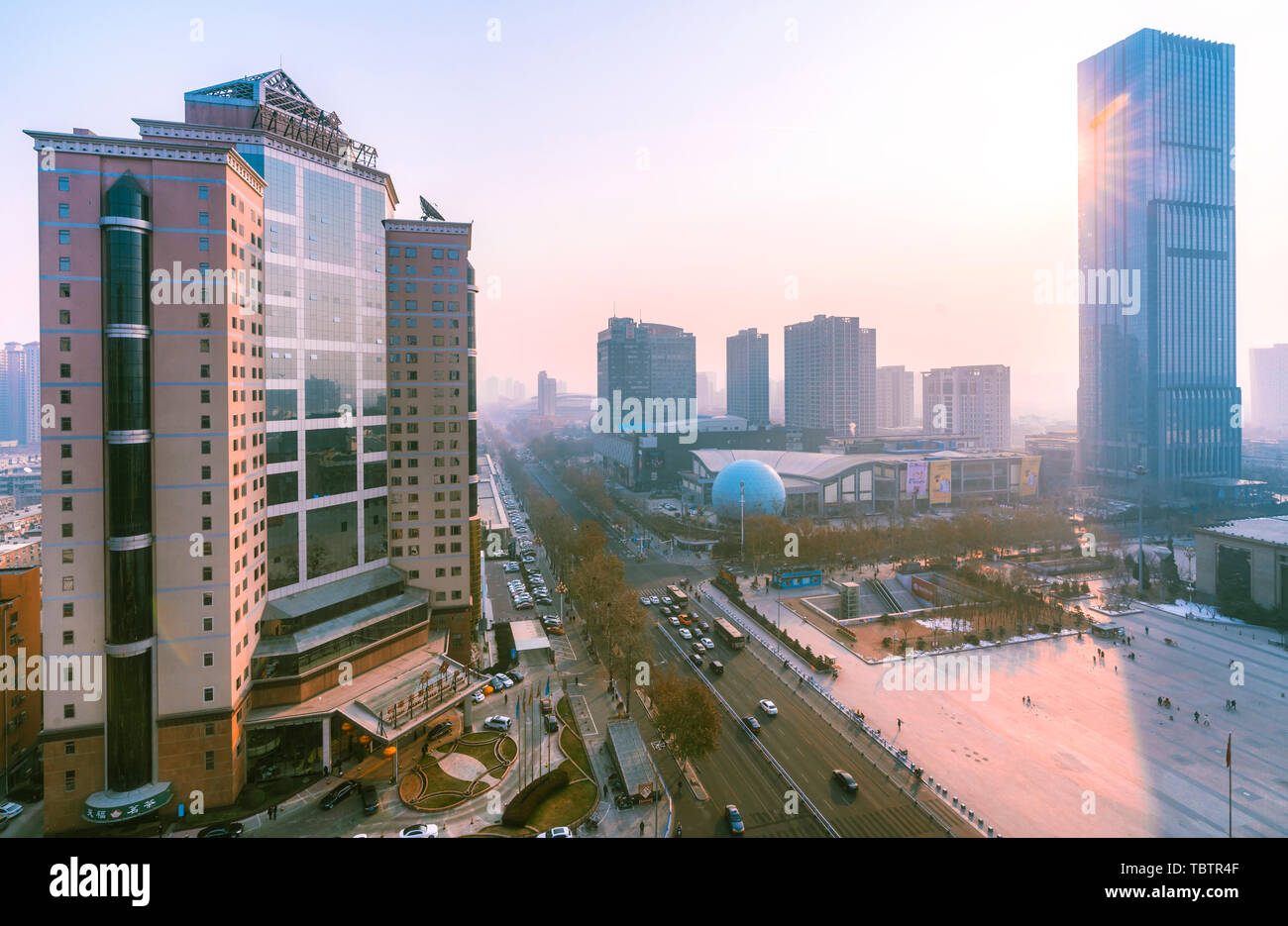 The seventeen arch bridge hi-res stock photography and images - Alamy