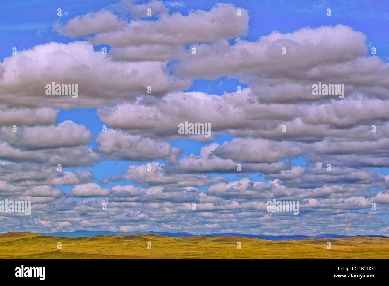 Prairie blue sky, white clouds Stock Photo - Alamy