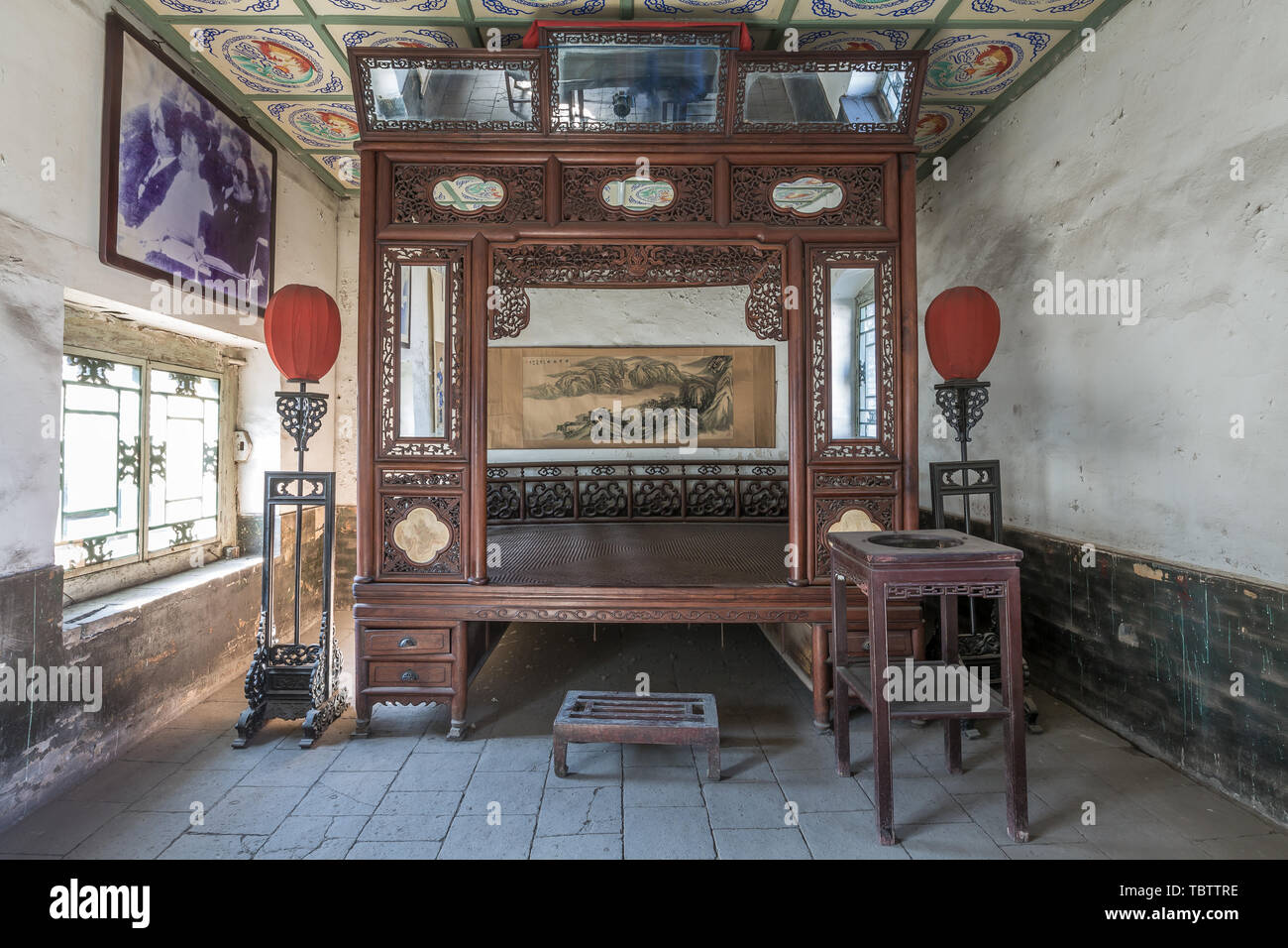 Old chinese merchant house hi-res stock photography and images - Alamy