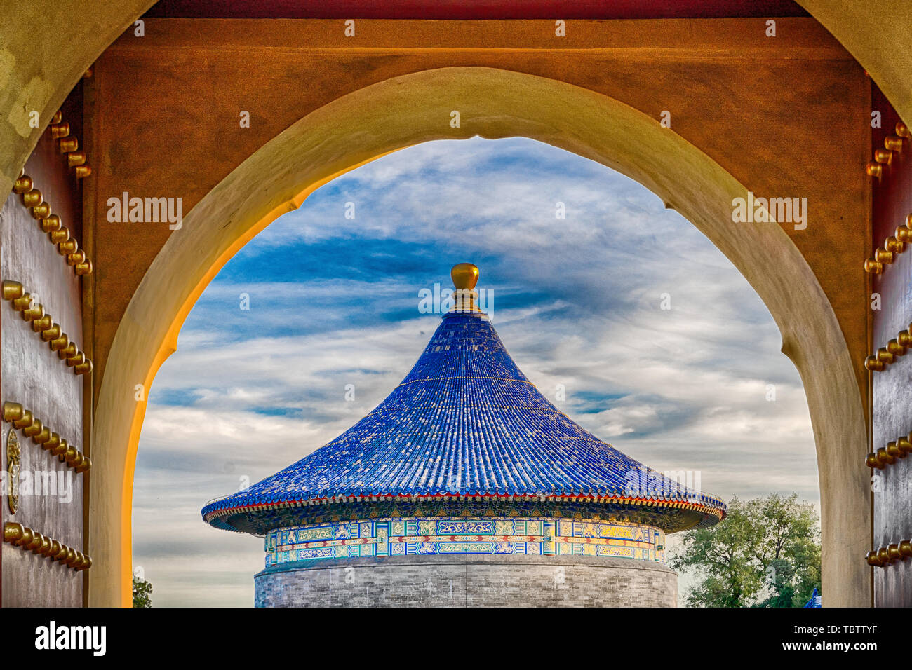 Monuments color hi-res stock photography and images - Alamy