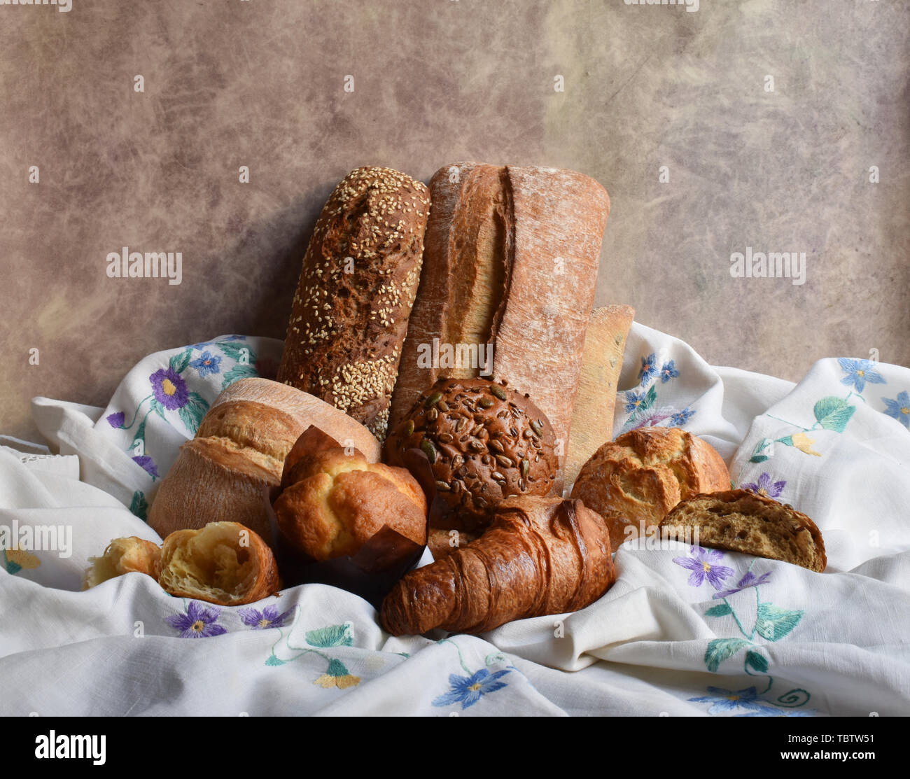 Still life with drapery hi-res stock photography and images - Alamy