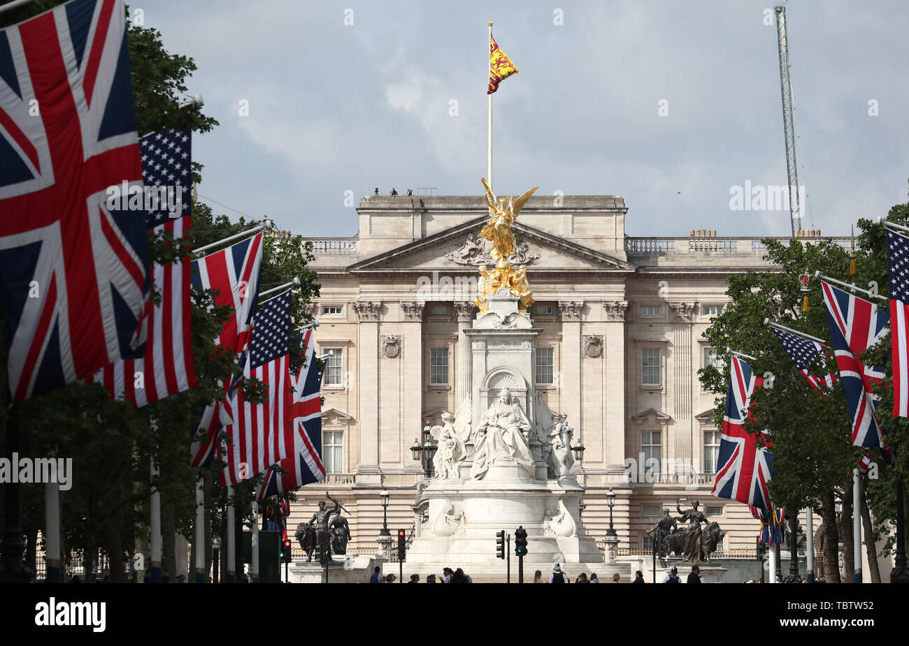 Flags on the mall leading up to buckingham palace hi-res stock ...