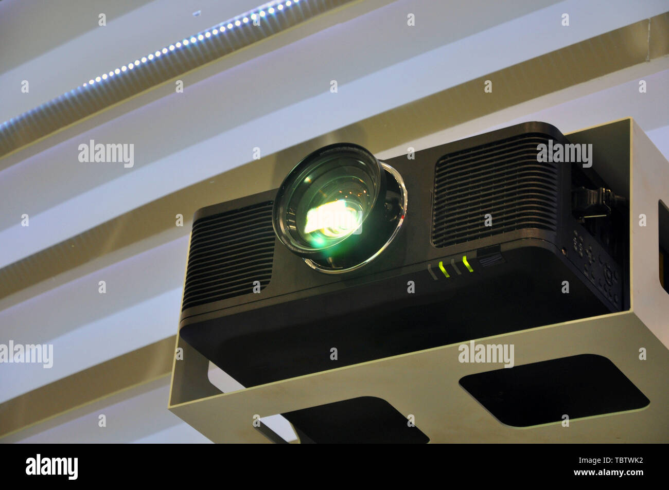 Digital projector lecture hi-res stock photography and images - Alamy