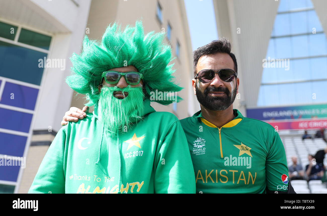 Pakistan fans pose for a picture prior to the ICC Cricket World Cup ...