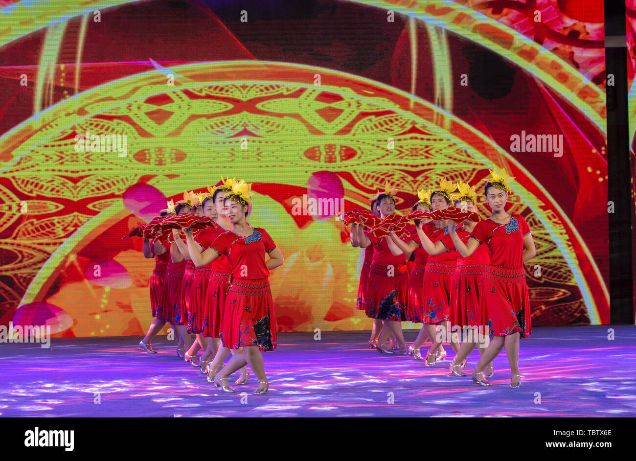 Qipao and dance hi-res stock photography and images - Alamy