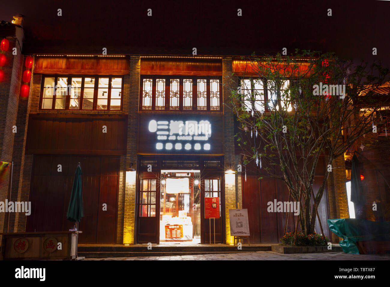 Three streets, two alleys, night, street view, new look Stock Photo - Alamy Three streets, two alleys, night, street view, new look Stock Photo - Alamy