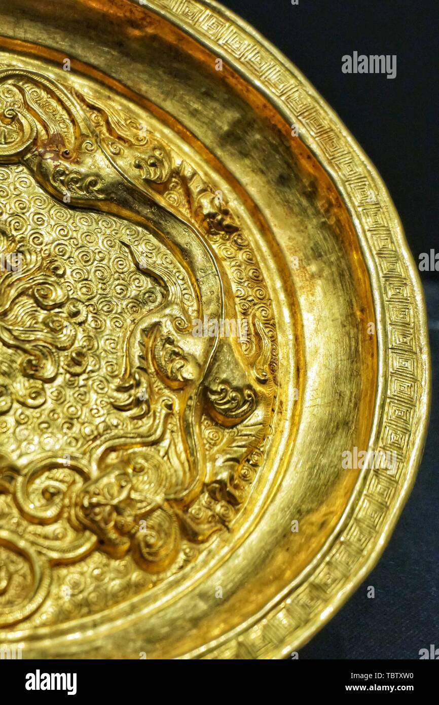 Old gold plate ornaments hi-res stock photography and images - Alamy