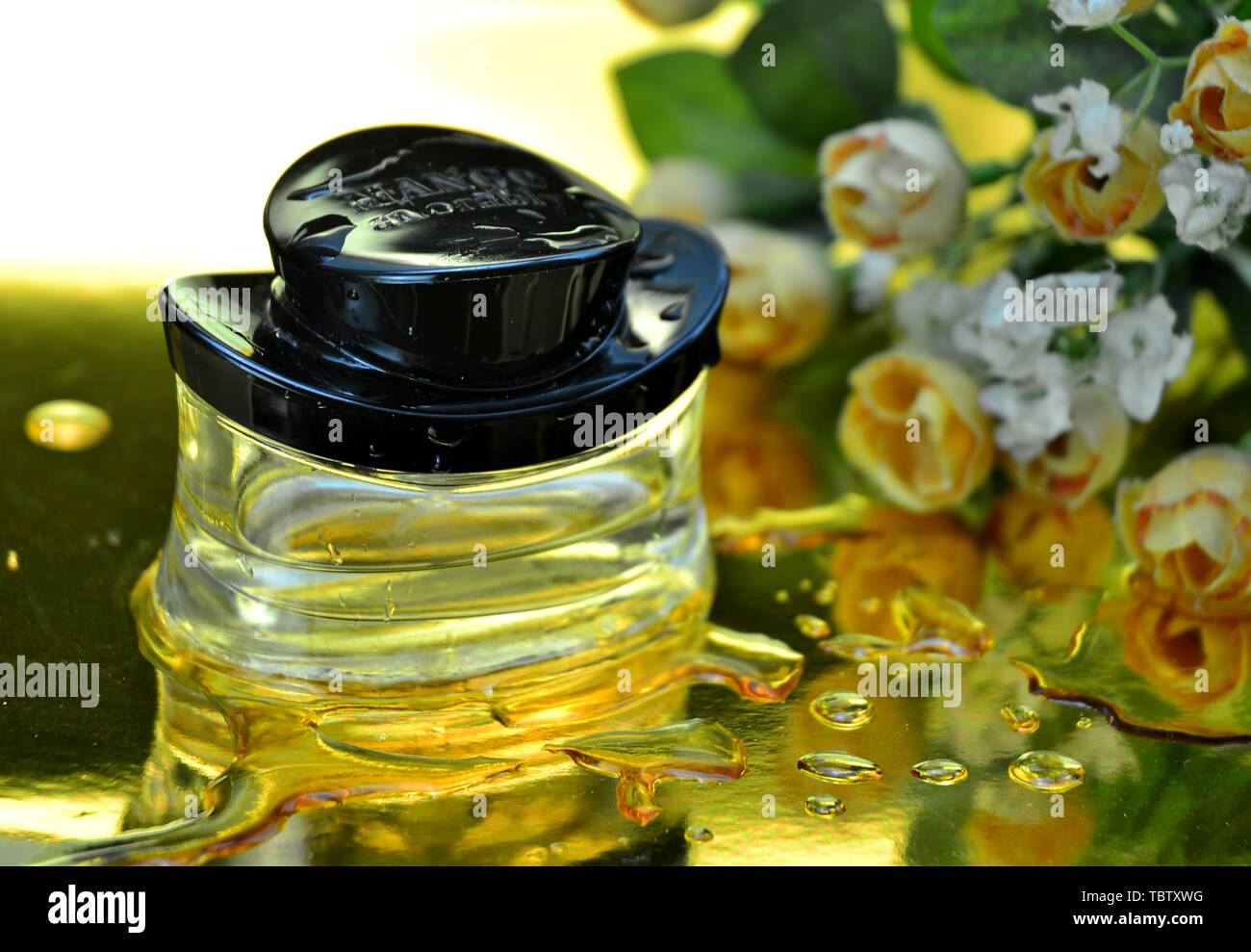 Perfume choose hi-res stock photography and images - Alamy